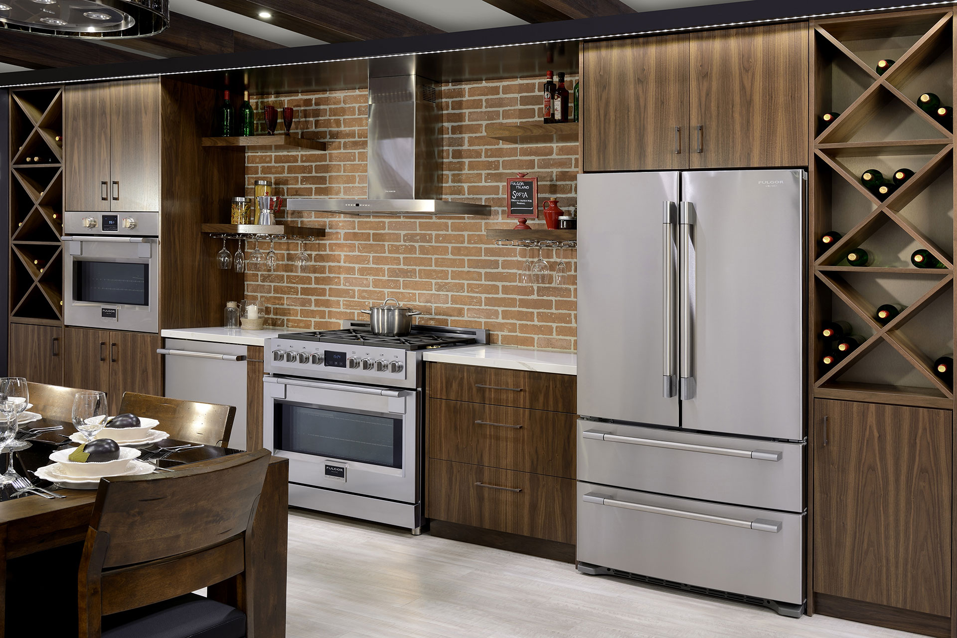 Fulgor Milano - Distinctive