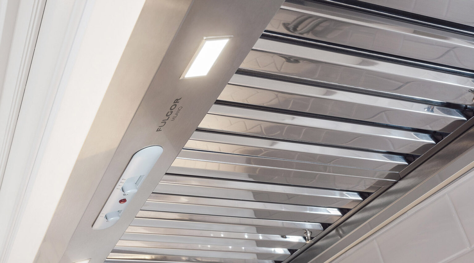 Fulgor Milano - Distinctive